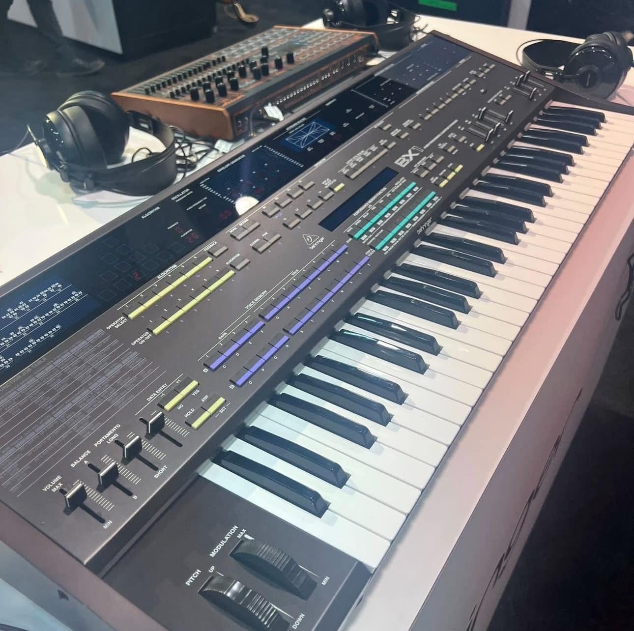 Behringer BX1: l'emulazione del DX1 di Yamaha con filtri analogici ...