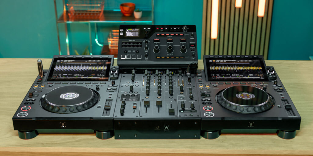 Alphatheta DJM-V5: nuovo mixer per DJ a 3 canali - SMstrumentimusicali